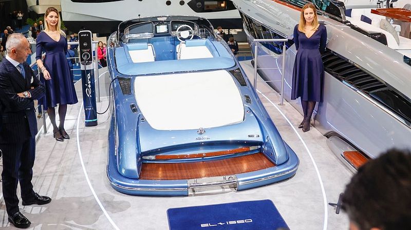 První elektrická Riva - Cruising